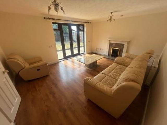 Gleneagles Drive, Burton Upon Trent, Stretton, DE13