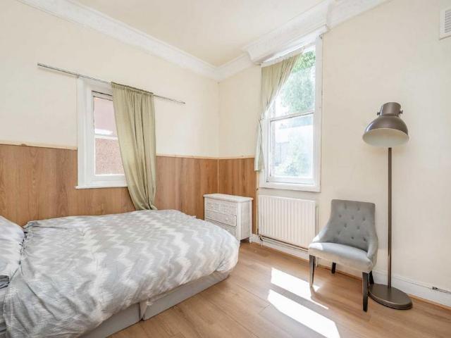 Gleneldon Road, London SW16 2 bed flat to rent £2,500 pcm £577 pw