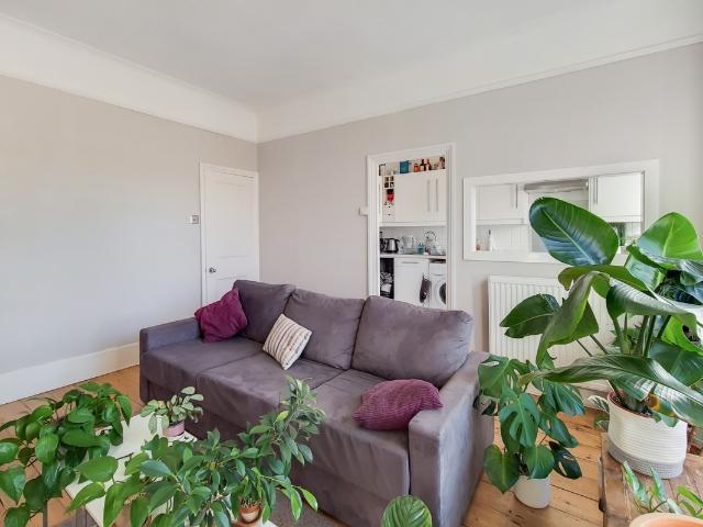 Gleneldon Road, London SW16, 2 bed flat to rent, £2,100 pcm | PrimeLocation