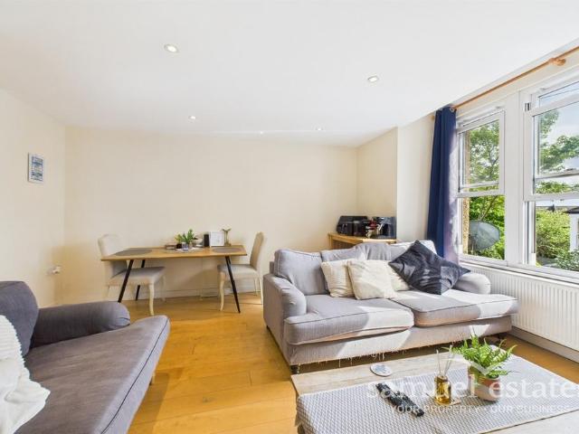 Gleneldon Road, Streatham, SW16 2 bed flat to rent £1,975 pcm £456 pw