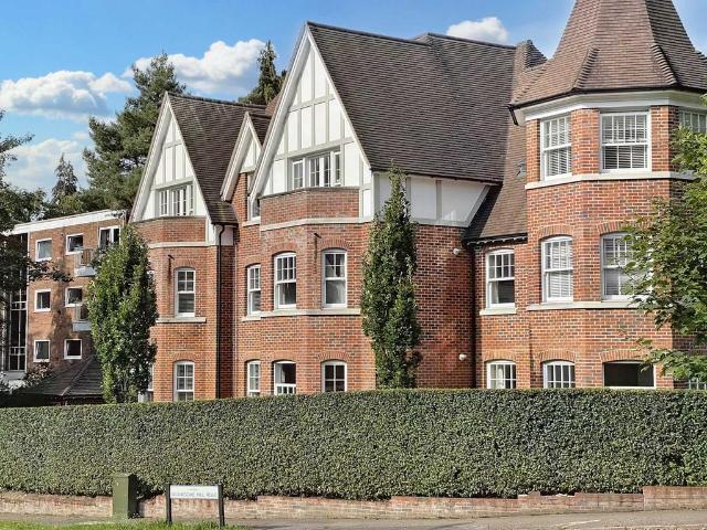 Glenferness Avenue, Bournemouth BH4 2 bed apartment to rent £1,450 pcm £335 pw