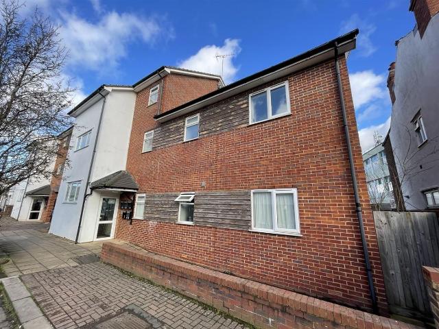 Glenhaven Avenue, Borehamwood WD6, 1 bed flat to rent, £1,295 pcm | PrimeLocation