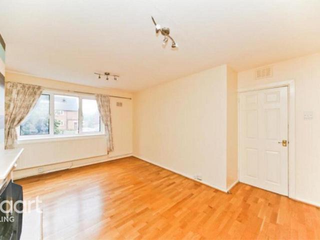 Glenhurst Avenue, Ruislip 2 bed apartment to rent £1,650 pcm £381 pw