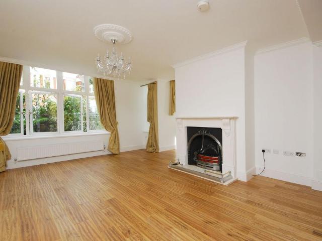 Glenilla Road, Belsize Park, London, NW3 3 bed cottage to rent £4,990 pcm £1,152 pw