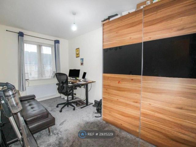 Glenister Gardens, Hayes UB3, 4 bed semi detached house to rent, £2,600 pcm | PrimeLocation