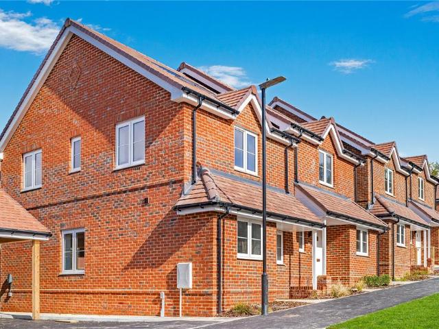 Glenister Way, St. Leonards on Sea. 3 bed end of terrace house to rent £1,725 pcm £398 pw