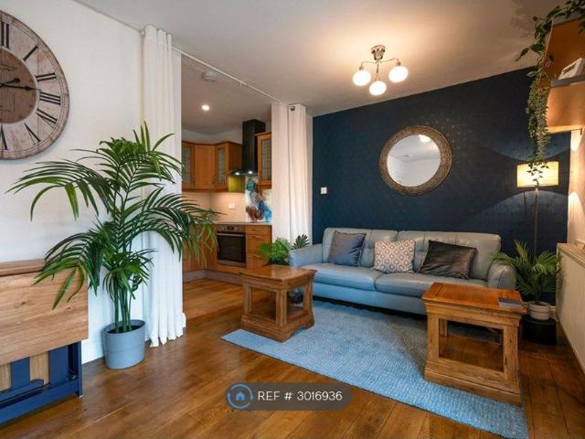 Glenlee Gardens, Edinburgh EH8, 1 bed flat to rent, £1,250 pcm | PrimeLocation