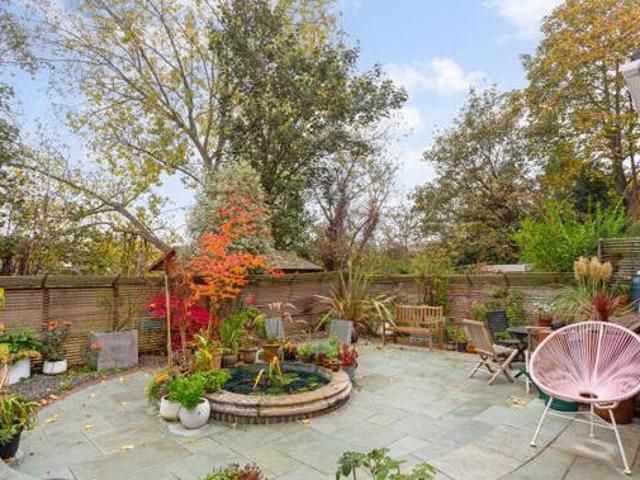 Glenluce Road, London, 2 Bedroom Flat