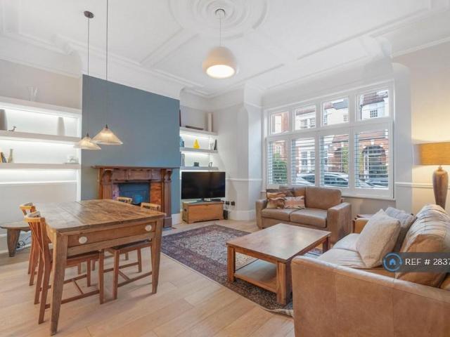 Glenmore Road, London, NW3 2 bed flat to rent £5,500 pcm £1,269 pw