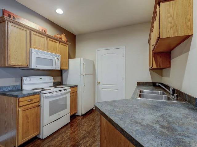 Glenmary Village Apartments 1 Bedroom Apartment for Rent at 9606 Clubview Dr, Louisville, KY 40291
