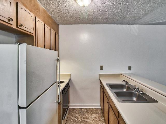 Glennwood Apartments 2 Bedroom Apartment for Rent at 1528 S Mebane St, Burlington, NC 27215