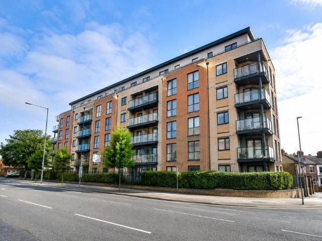 Glenny road, Barking, Essex Studio to rent £1,000 pcm £231 pw