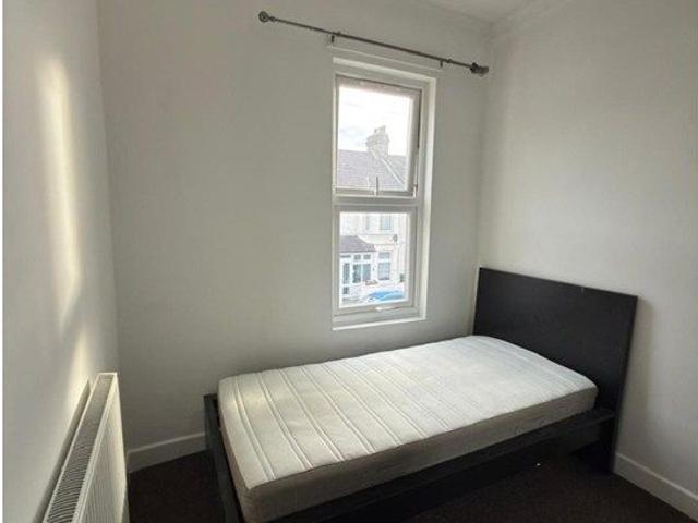 Glenny Road, Barking / Ilford IG11, Room to rent, £550 pcm | PrimeLocation