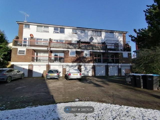 Glenside, East Grinstead RH19, 2 bed maisonette to rent, £1,400 pcm | PrimeLocation