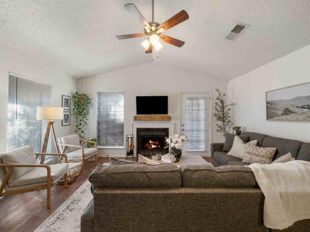 Glenpool Duplexes 3 Bedroom Apartment for Rent at 163 E 143rd St, Glenpool, OK 74033