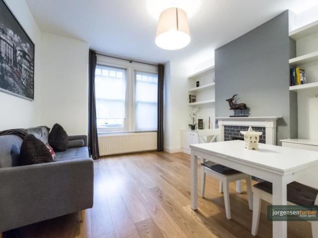 Glenroy Street, Shepherds Bush, W12 2 bed flat to rent £2,250 pcm £519 pw