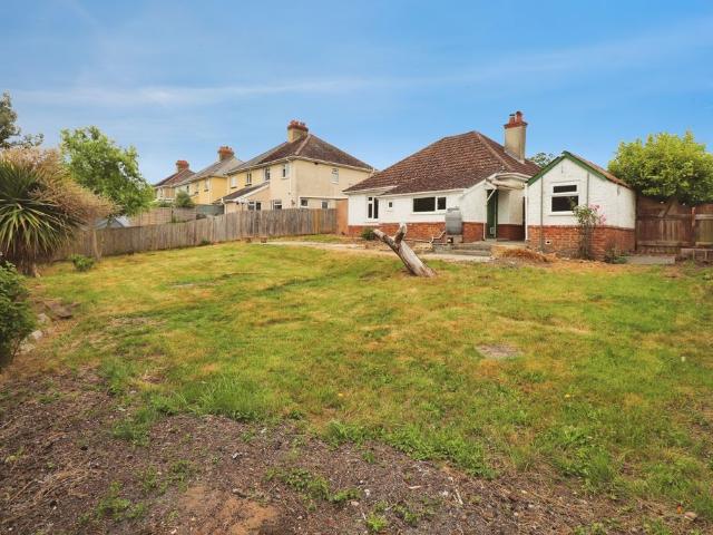 Glenwood Road, Verwood BH31, 2 bed detached bungalow to rent, £1,200 pcm | PrimeLocation