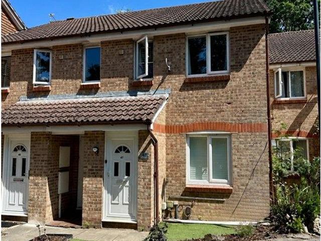 Glenview Close, Crawley RH10, 1 bed maisonette to rent, £1,350 pcm | PrimeLocation