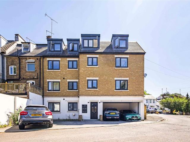 Glenview Road, Hemel Hempstead, Hertfordshire HP1, 2 bed flat to rent, £1,700 pcm | PrimeLocation