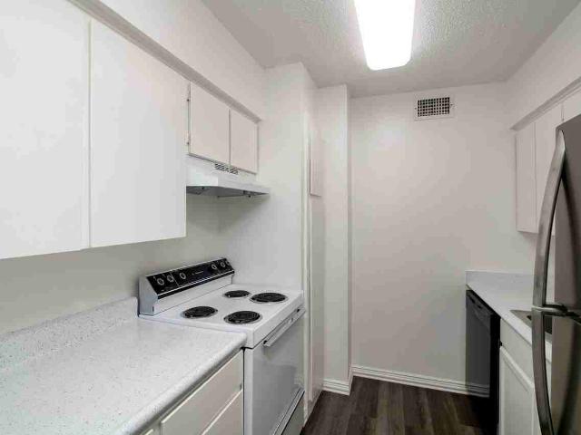 Glenview Square Apartments 3 Bedroom Apartment for Rent at 7030 Glenview Dr, North Richland Hills, TX 76180