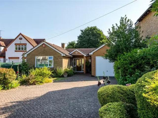 Glenville, Spinney Hill, Northampton. 4 bed bungalow for sale.