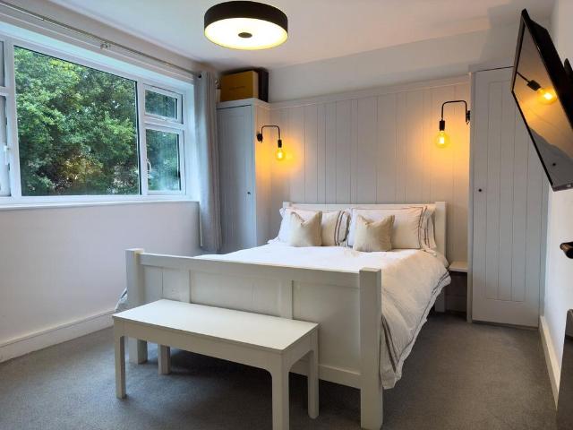 Glyme Close, Oxfordshire OX20 1 bed apartment to rent £1,375 pcm £317 pw