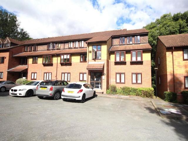 Glyn Avenue, Barnet EN4 2 bed flat to rent £1,650 pcm £381 pw
