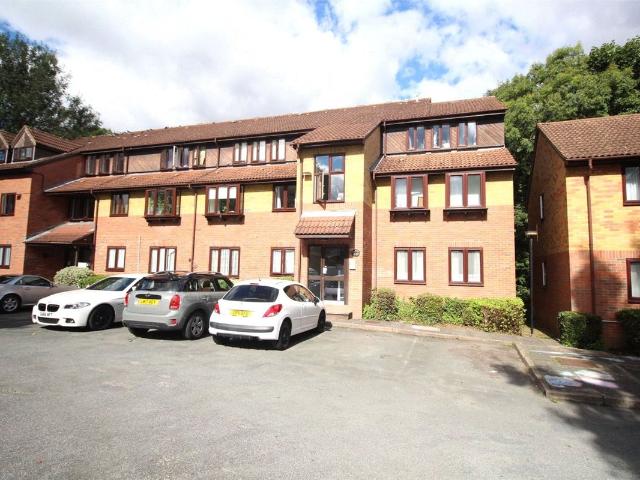 Glyn Avenue, Greenacres EN4, 2 bed flat to rent, £1,650 pcm | PrimeLocation