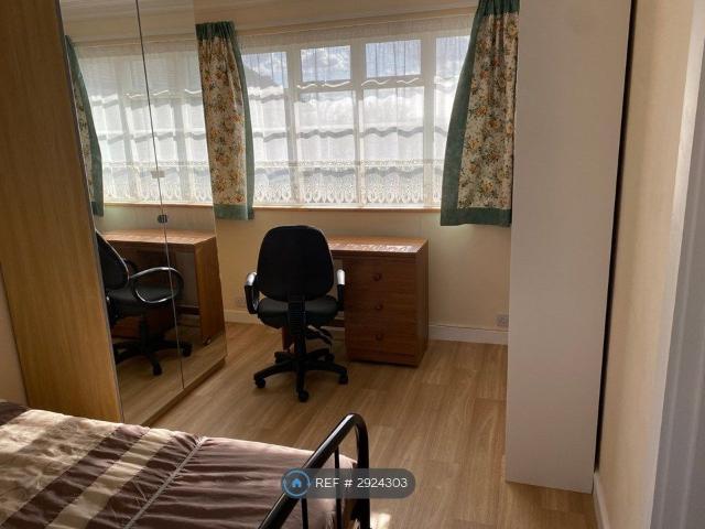 Glyn Court, London SW16, Room to rent, £840 pcm | PrimeLocation