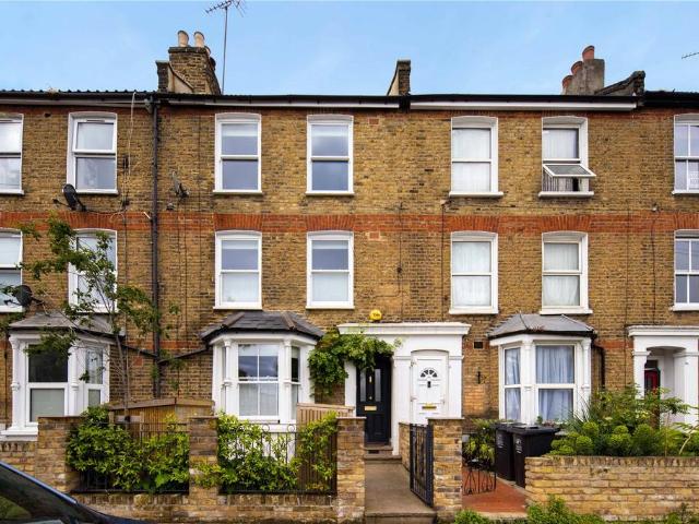 Glyn Road, Homerton, London, E5 3 bed terraced house to rent £4,600 pcm £1,062 pw