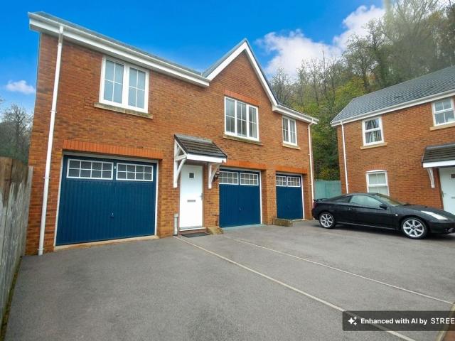 Glynneath, Neath SA11, 2 bed flat to rent, £825 pcm | PrimeLocation