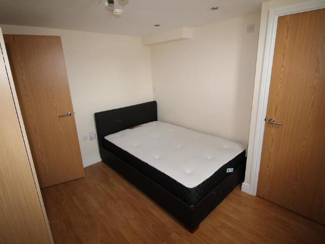 Glynrhondda St, Cardiff CF24 2 bed flat to rent £1,050 pcm £242 pw