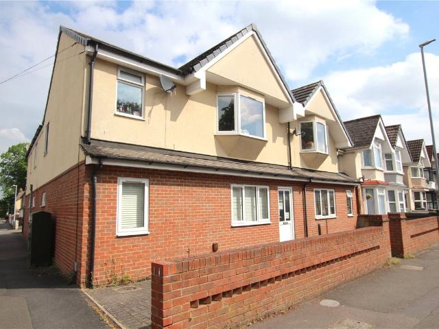Groundwell Road, Swindon SN1, 2 bed flat to rent, £925 pcm | PrimeLocation