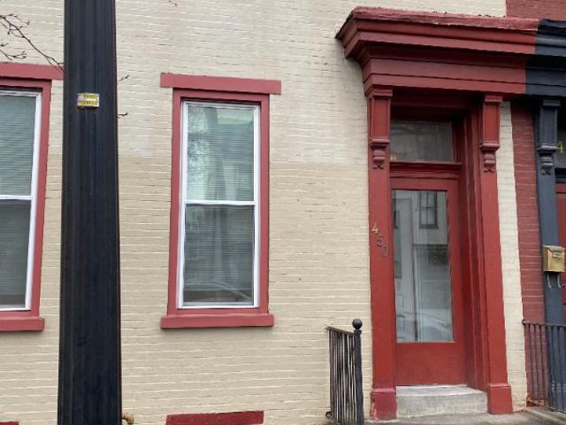 Ground Fl 1 Bedroom apartment with heat included a