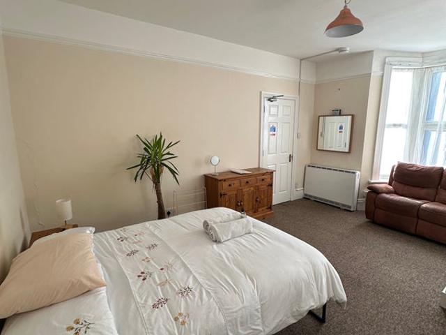 Ground Fl studio next to Wimbledon stn 3 month max