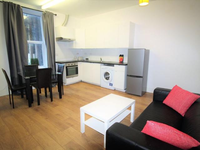 Ground Flat, 5 Hyde Park Terrace, LS6 1BJ, Leeds