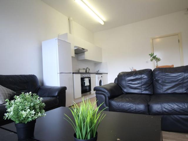 Ground Flat, 13 Kelso Road, LS2 9PR, Leeds