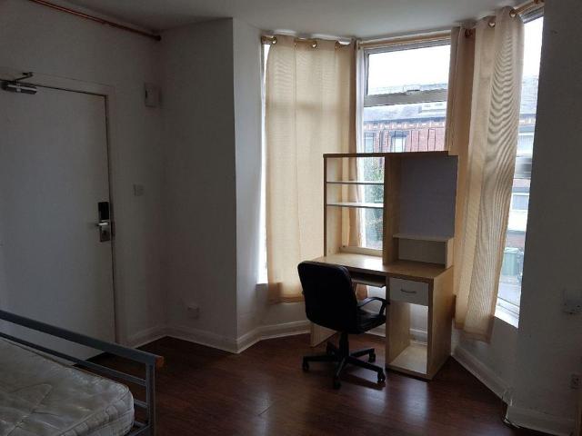 Ground Flat, 30 Ebor Place, LS6 1NR, Leeds