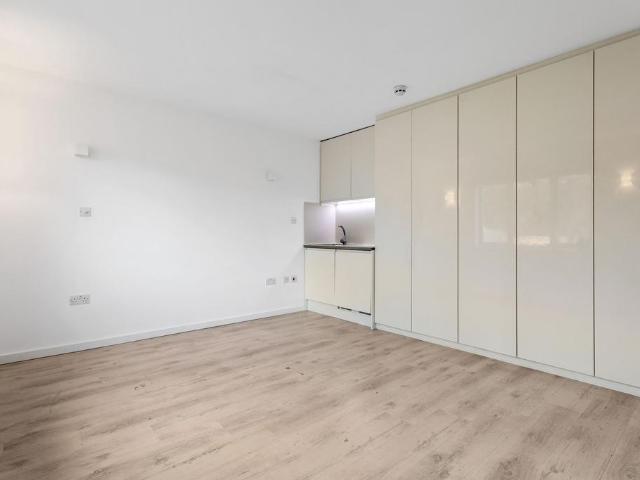 Ground flat to rent