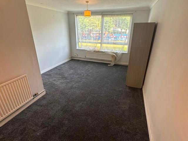 Ground Floor 1 Bedroom Flat Available Now CR2