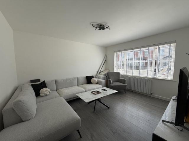 Ground Floor 1 Bedroom Flat Ponders End