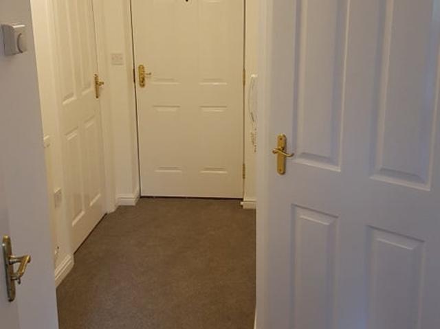 Ground Floor 2 Bed Unfurnished Flat