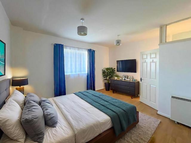Ground Floor 2 bedroom Flat, Express. 2 bed ground floor flat to rent £1,050 pcm £242 pw