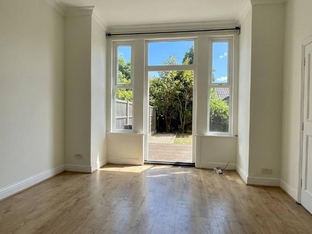 Ground Floor 2 bedroom flat with garden
