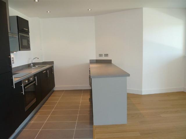 Ground floor apartment in the sought after Park Way development in the heart of Newbury, with private terrace and landscaped communal gardens overlooking Victoria Park