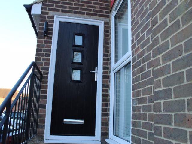 Ground Floor Apartment Town Centre Studio to rent £1,050 pcm £242 pw