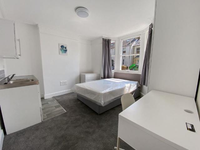 Ground Floor Back Room, 32 Bullingdon Road, Oxford OX4 1QH