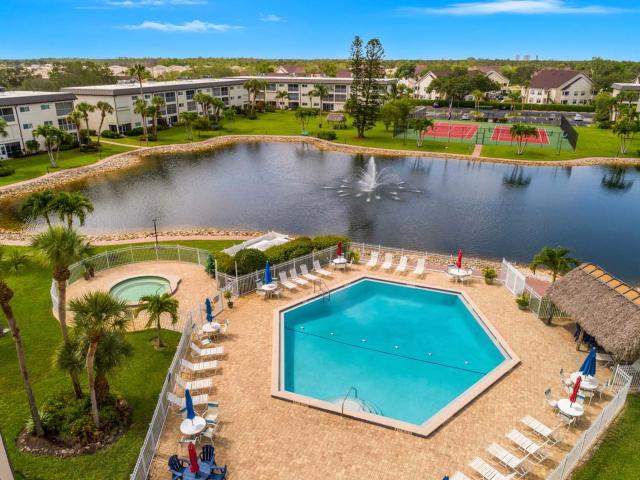 Ground Floor End Unit 2 Bed Condo with Lake Views | AVAIL NOW
