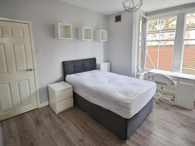 Ground floor flat to rent