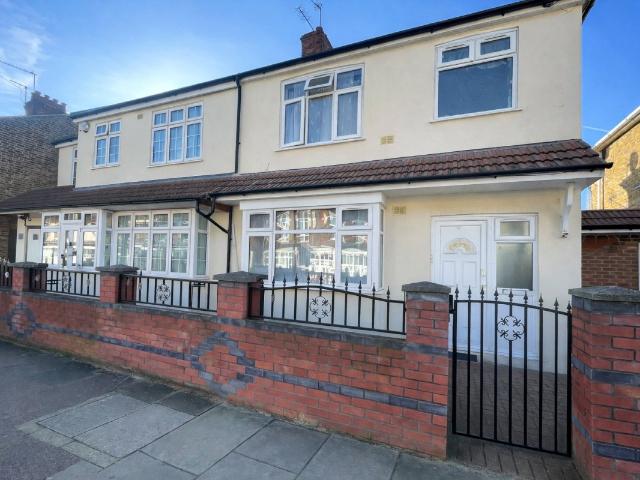 Ground floor flat to rent